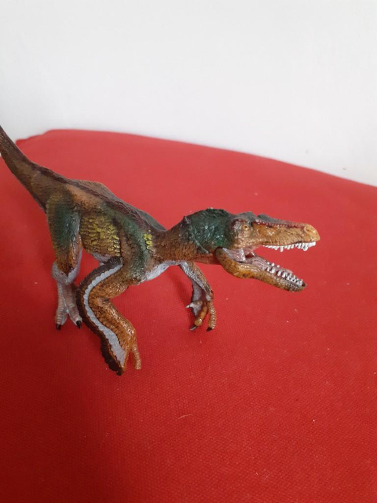 Feathered Velociraptor (Papo France), Hobbies & Toys, Toys & Games on ...