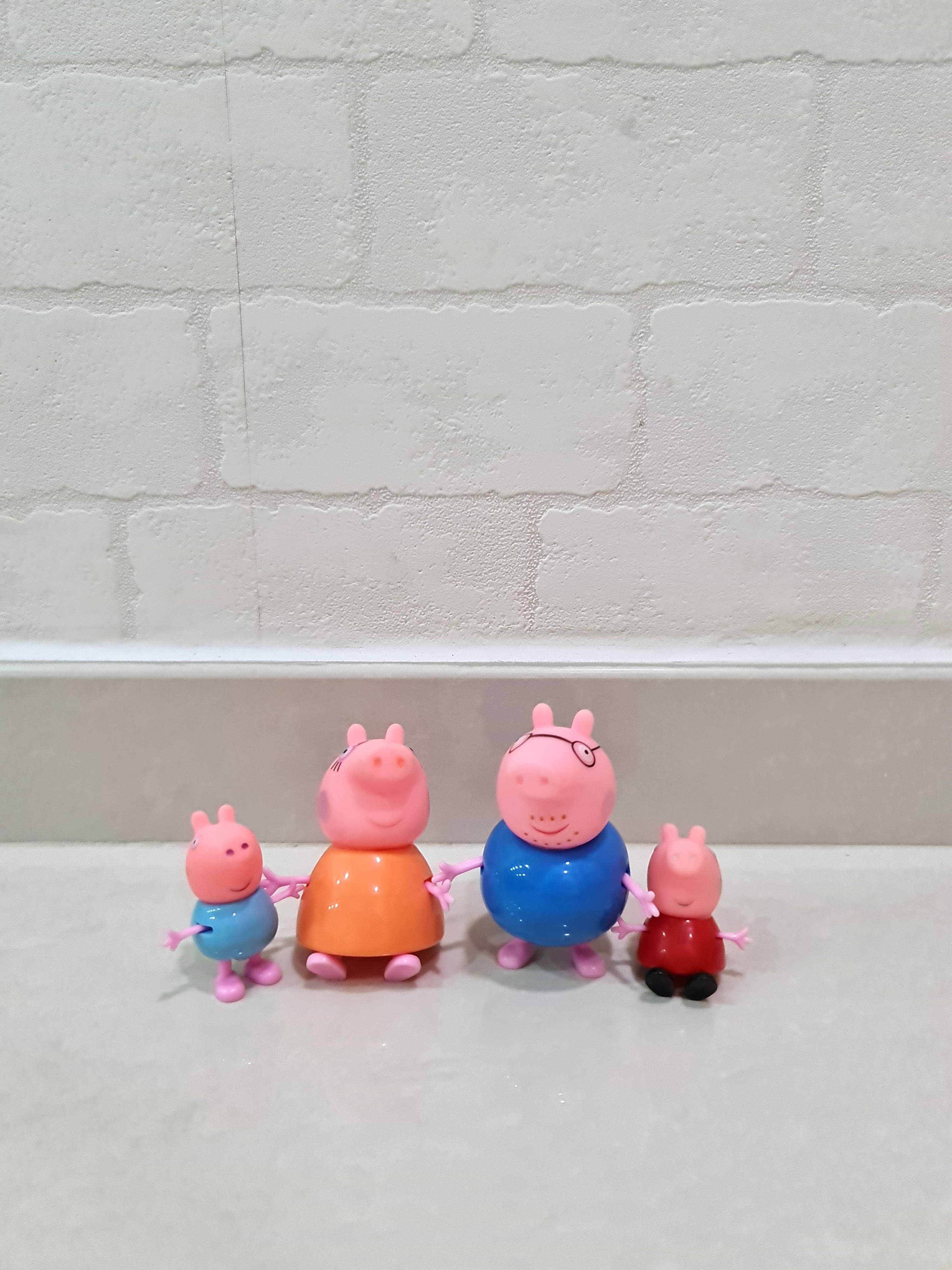 Peppa Pig Family Figurines Toy Set, Hobbies & Toys, Toys & Games on ...