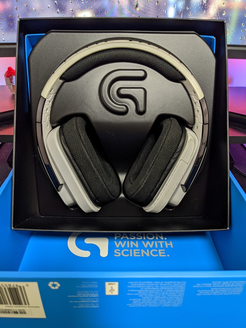 G933 Artemis Spectrum Snow, Audio, Headphones & Headsets on Carousell