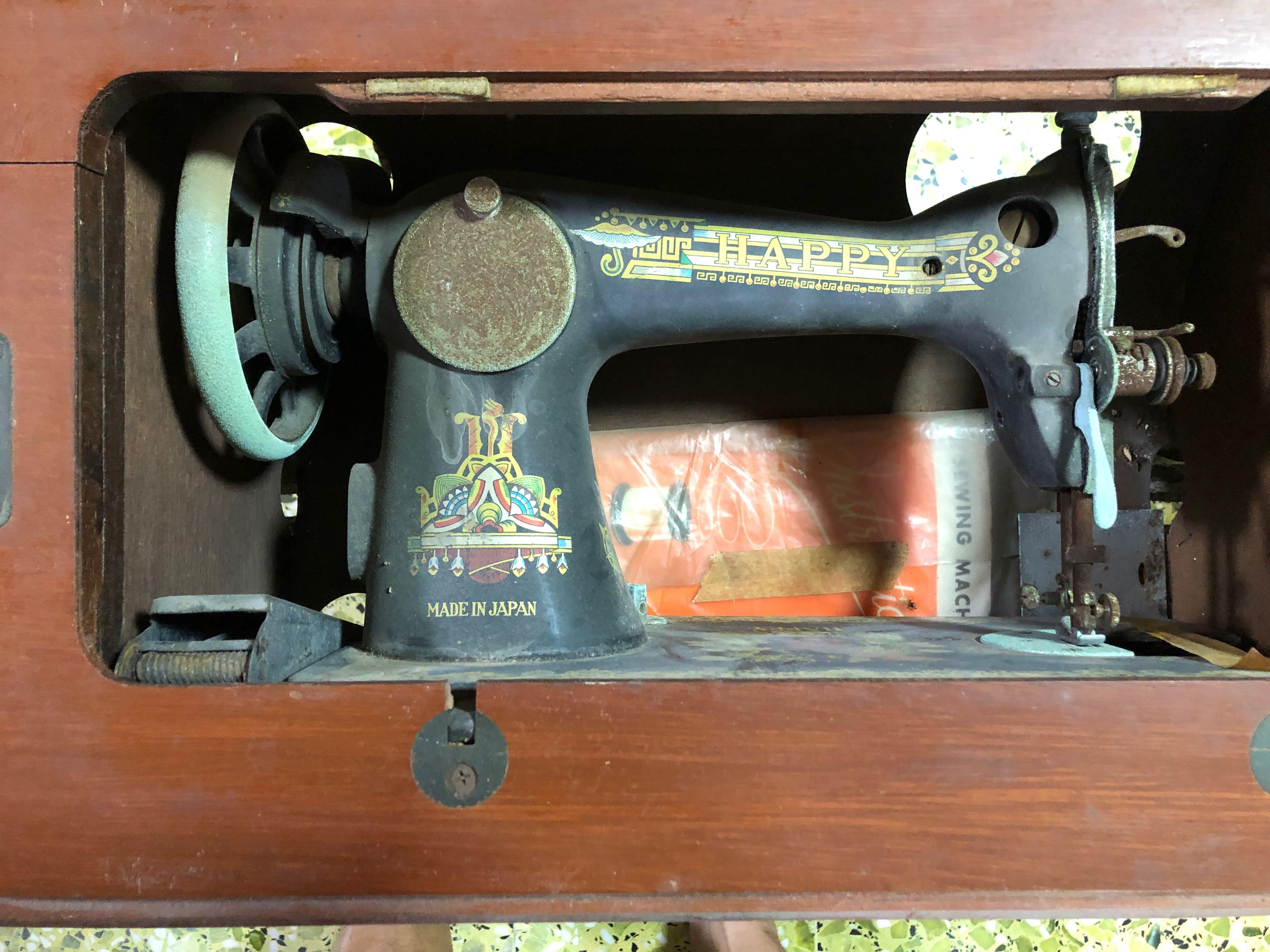 Happy Vintage sewing machine, Hobbies & Toys, Memorabilia ...