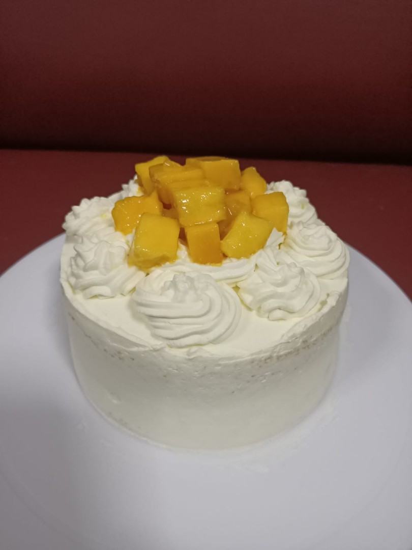 mango sponge cake (seasonal), Food & Drinks, Homemade Bakes on Carousell
