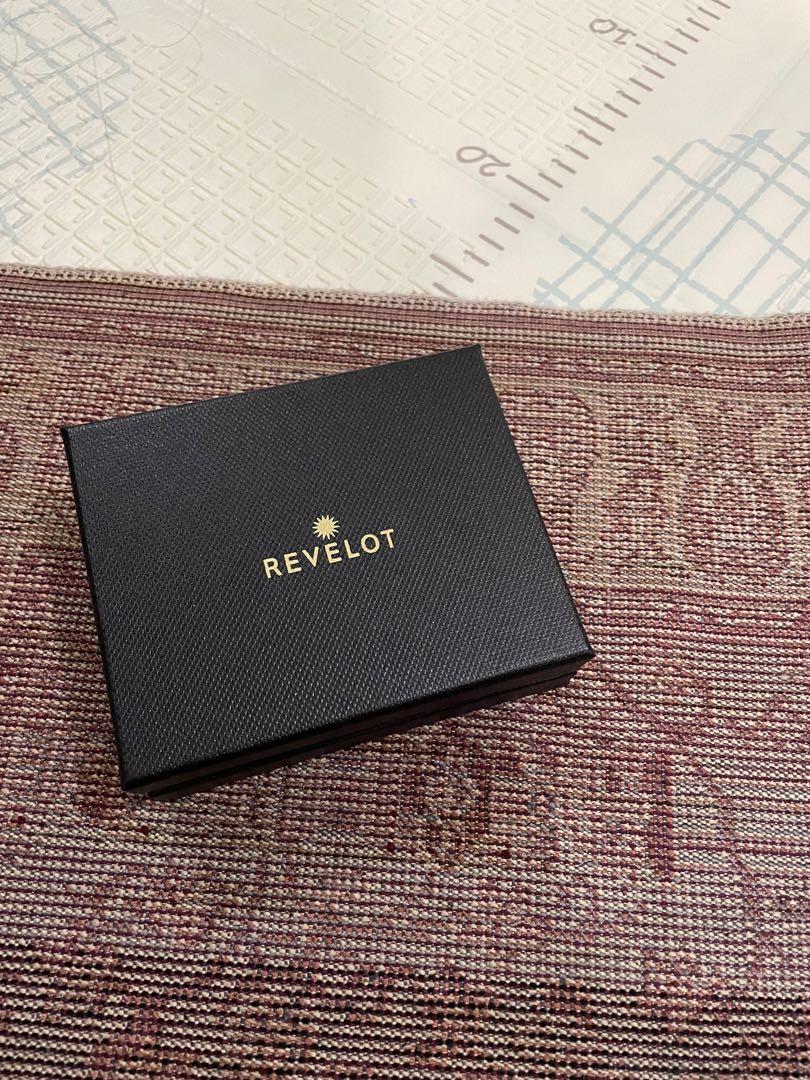 revelot trifold wallet with card slider, Men's Fashion, Watches ...