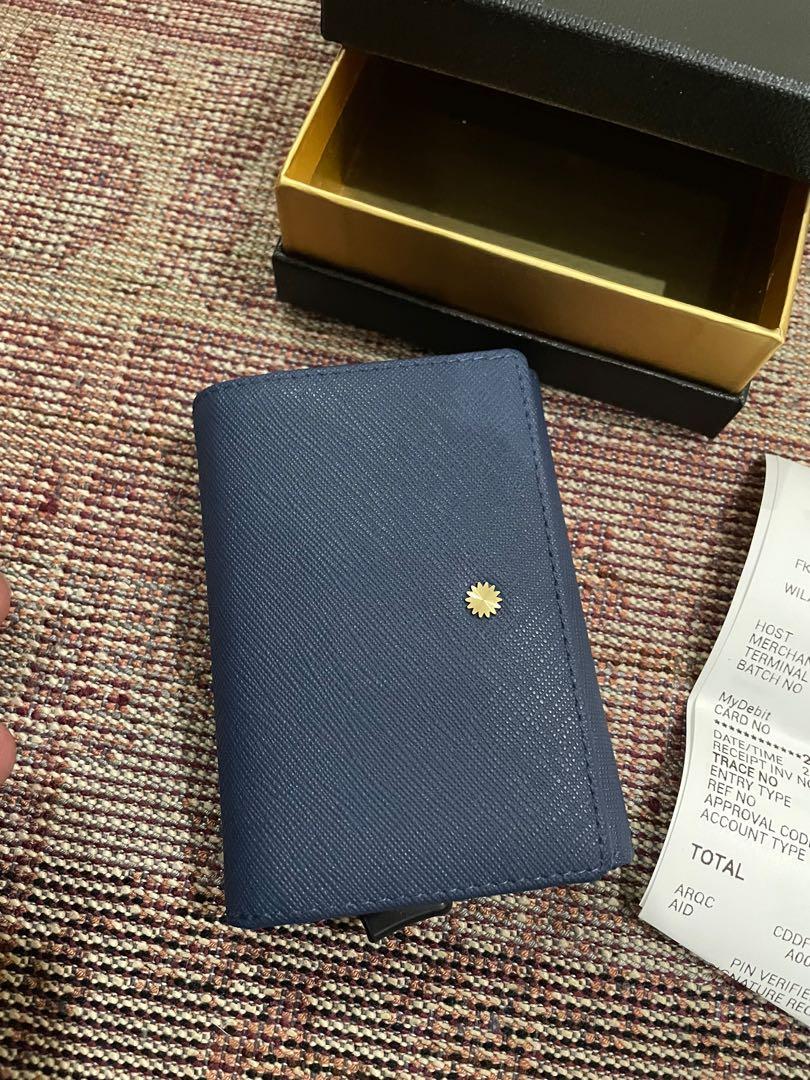 revelot trifold wallet with card slider, Men's Fashion, Watches ...