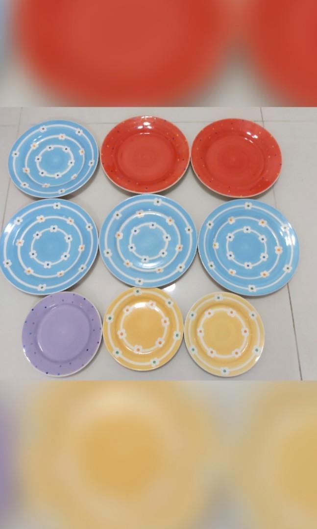 NEW LE CREUSET POT 22CM FREE WHITTARD PLATES, Furniture & Home Living ...