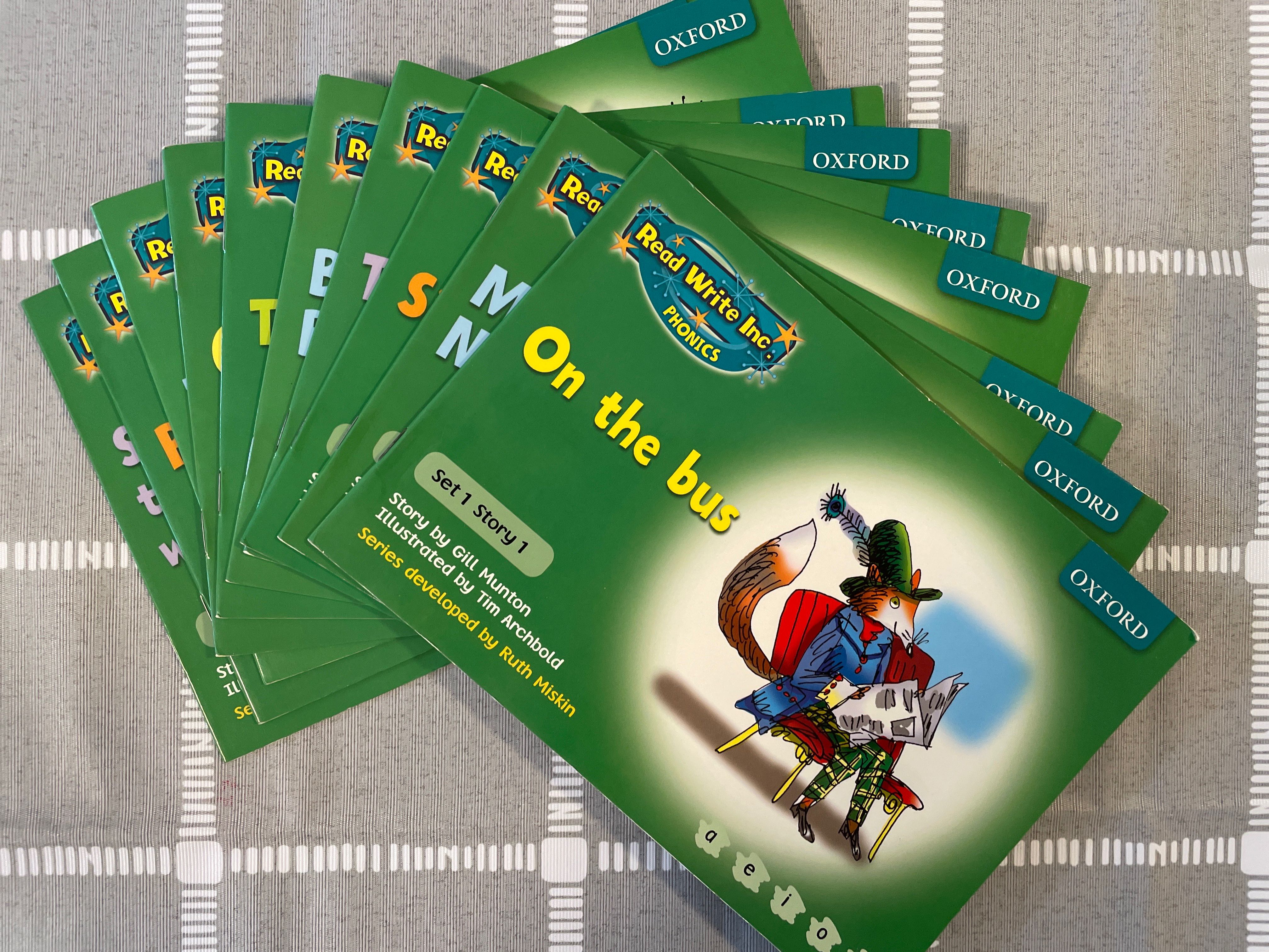 RWI green story book, 興趣及遊戲, 書本 & 文具, 小說 & 故事書 - Carousell