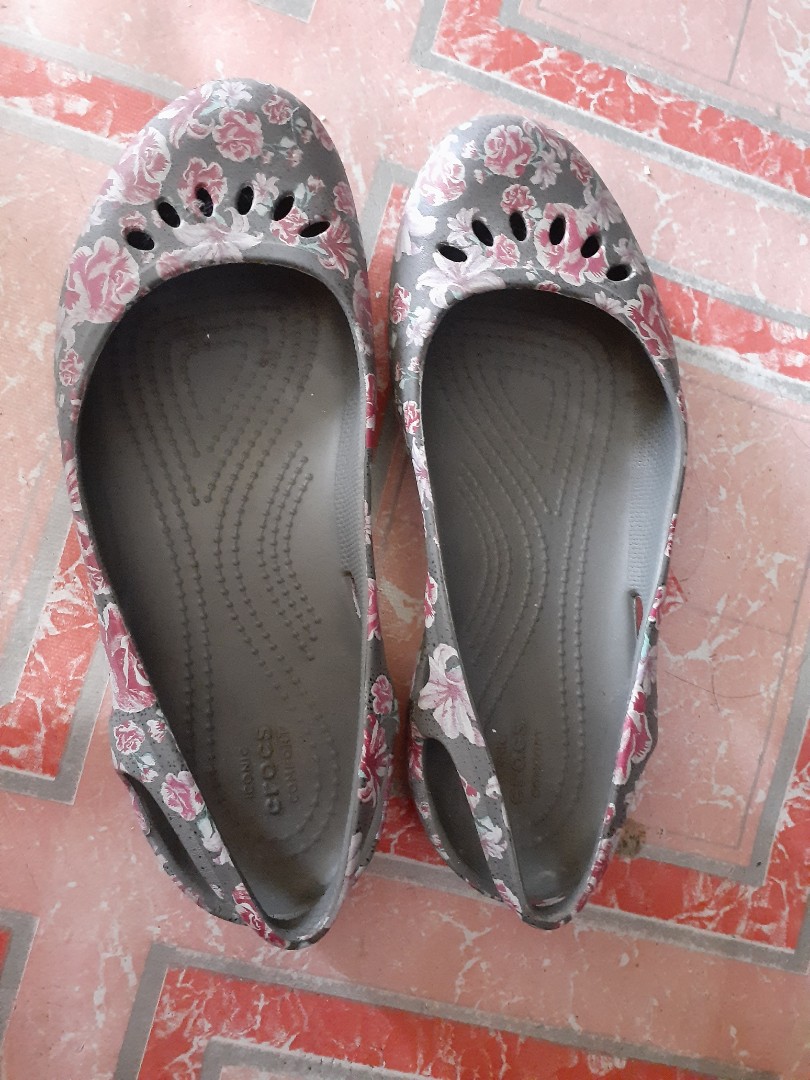 Original crocs, Women's Fashion, Footwear, Sandals on Carousell