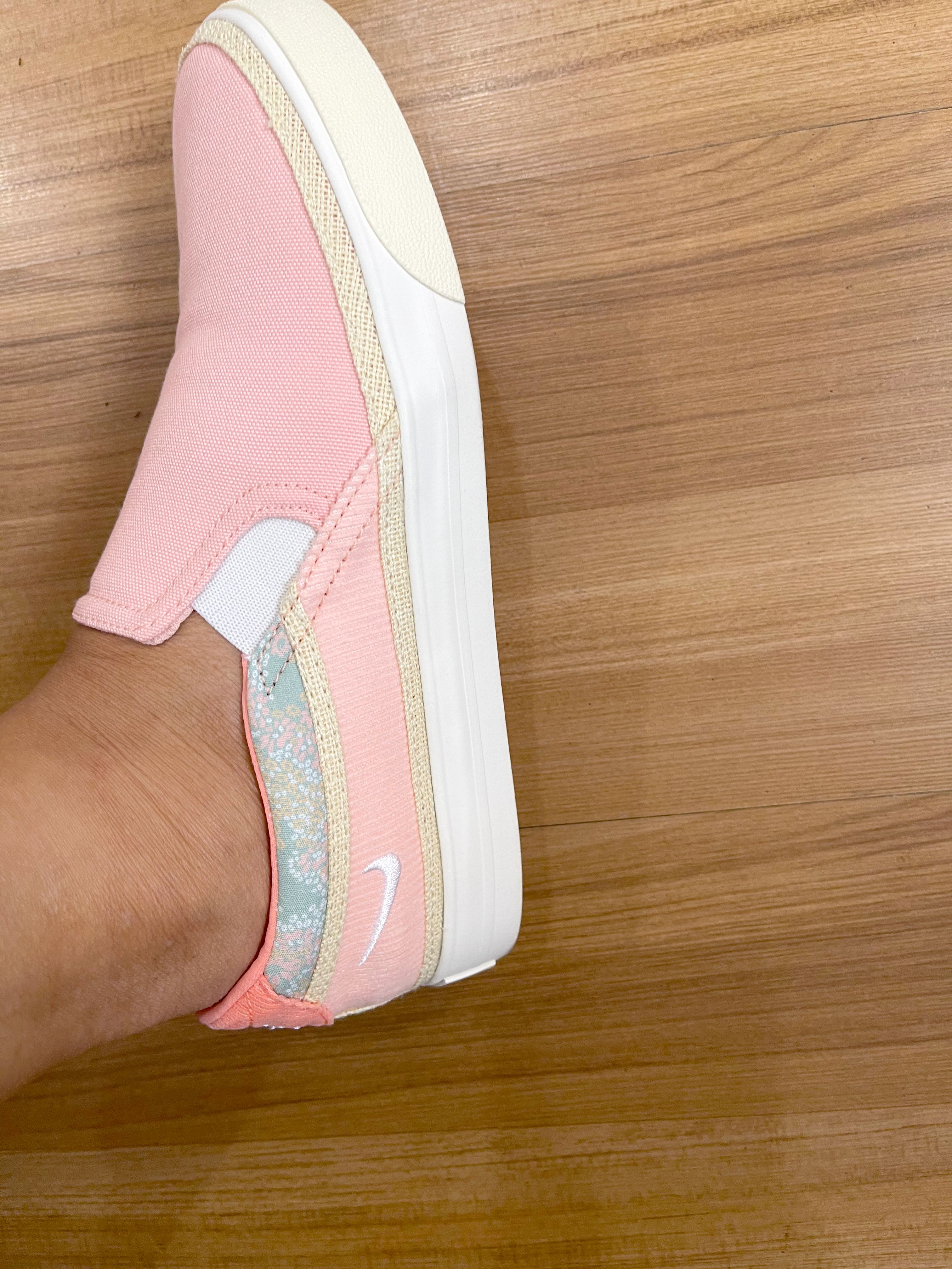 Sepatu Nike pink pastel, Fesyen Wanita, Sepatu di Carousell