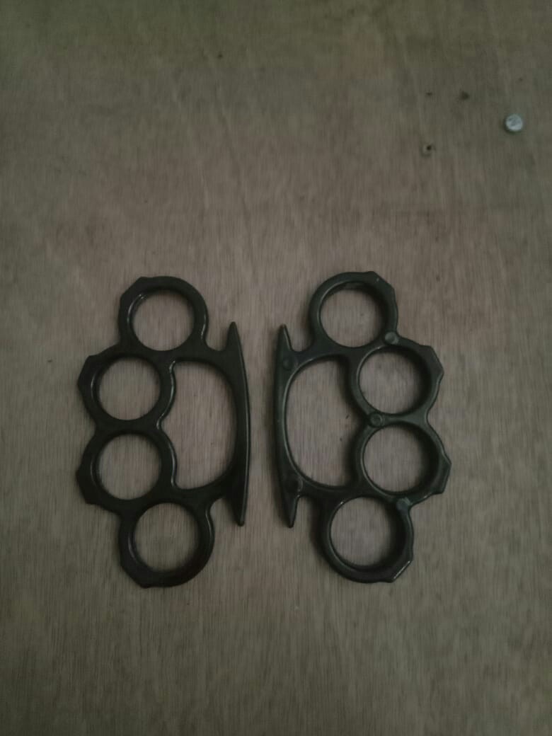 Brass knucle, Antik, Pajangan di Carousell