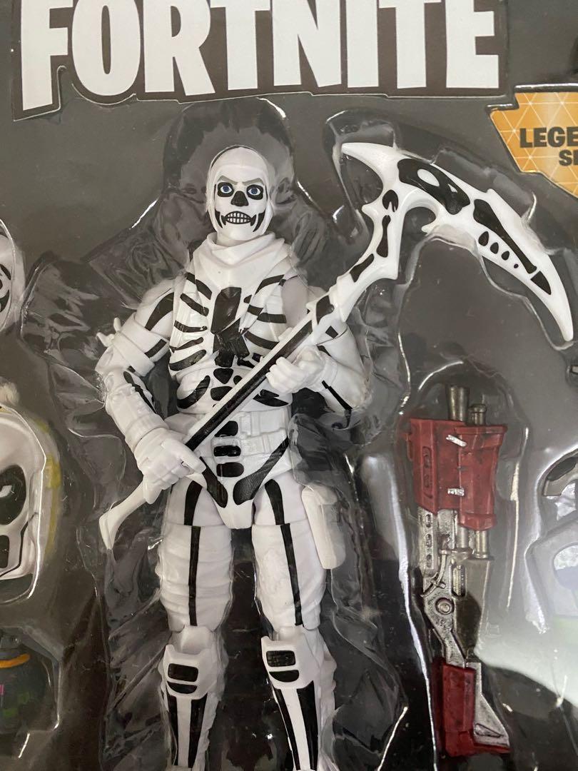 Fortnite mcfarlane skull trooper inverted white, 興趣及遊戲, 玩具 & 遊戲類 ...