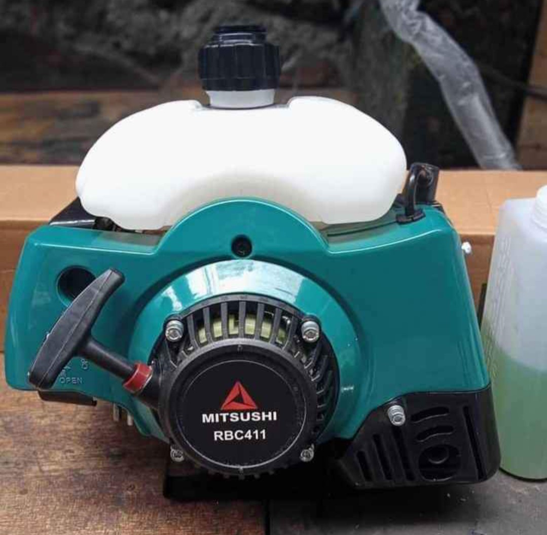 ORIGINAL MITSUSHI JAPAN GRASS CUTTER 2 STROKE, Furniture & Home Living ...
