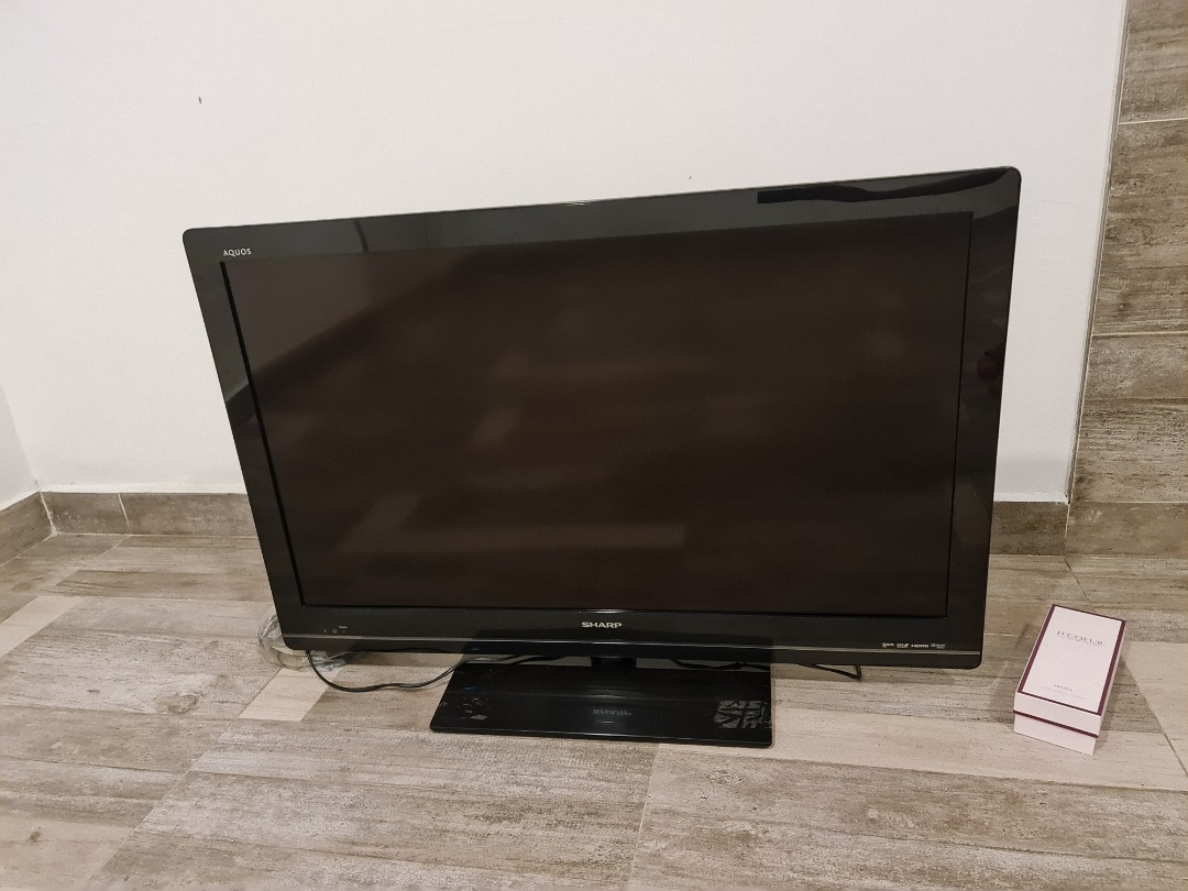 Sharp Aquos 40 inch LED tv, TV & Home Appliances, TV & Entertainment, TV on Carousell
