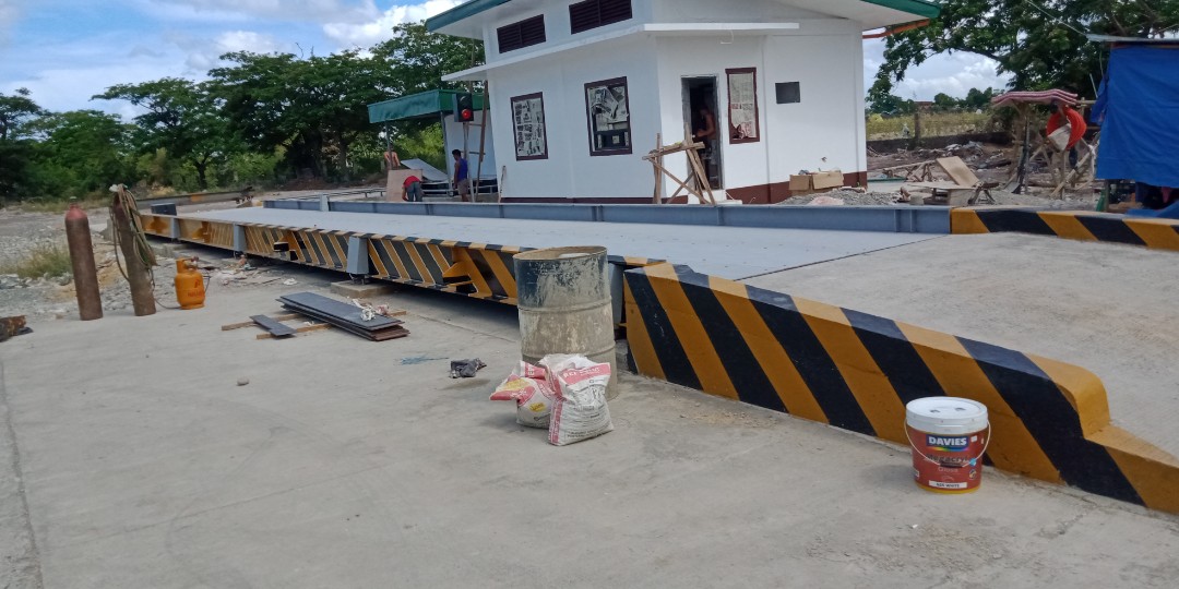 Truck scale with scalehouse, Commercial & Industrial, Construction ...