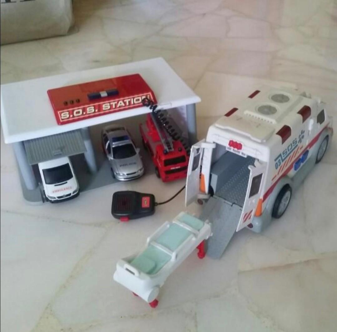 FAST LANE S.O.S. Station & 15" Ambulance, Hobbies & Toys, Toys & Games ...