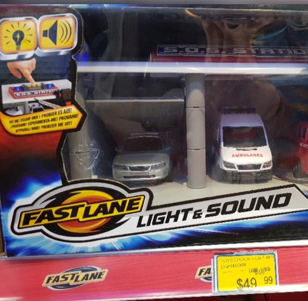 FAST LANE S.O.S. Station & 15" Ambulance, Hobbies & Toys, Toys & Games ...