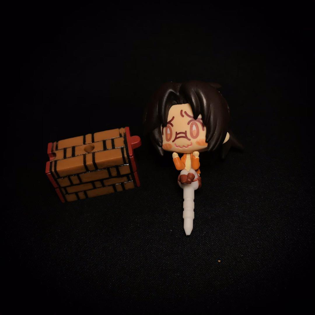 Attack on Titan Hange Zoe earphone jack figure 2.5” - Php 380, Hobbies ...