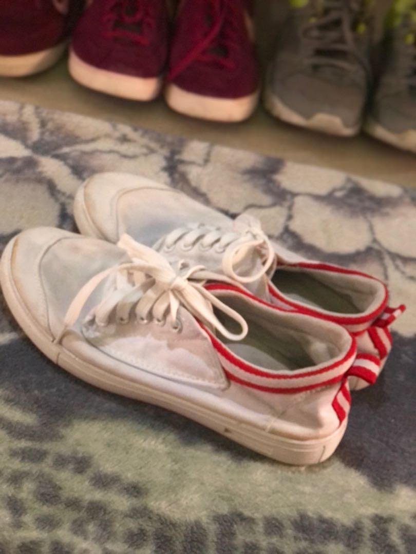 Ragged white shoes vintage, Women's Fashion, Footwear, Sneakers on ...