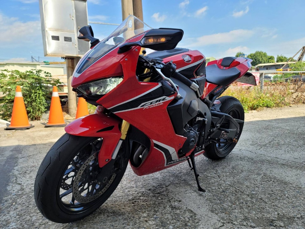 HONDA CBR1000RR SC77 ABS TCS, 機車, 重機在旋轉拍賣