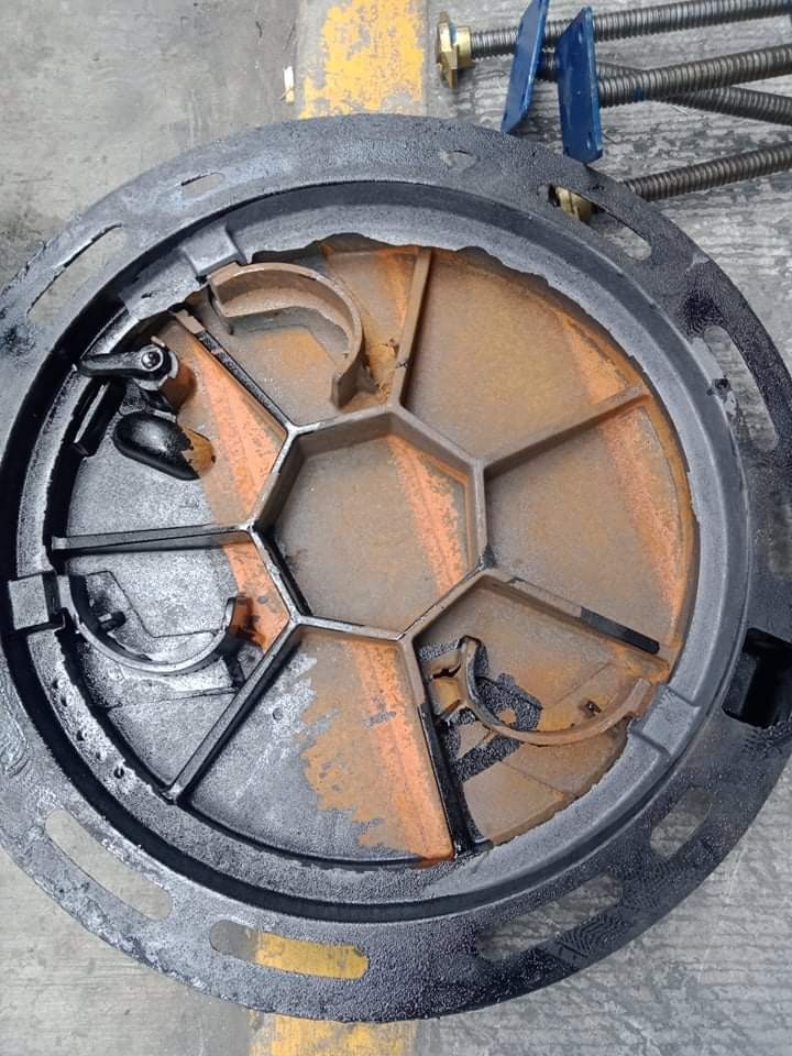 MANHOLE COVER, Commercial & Industrial, Construction Tools & Equipment ...