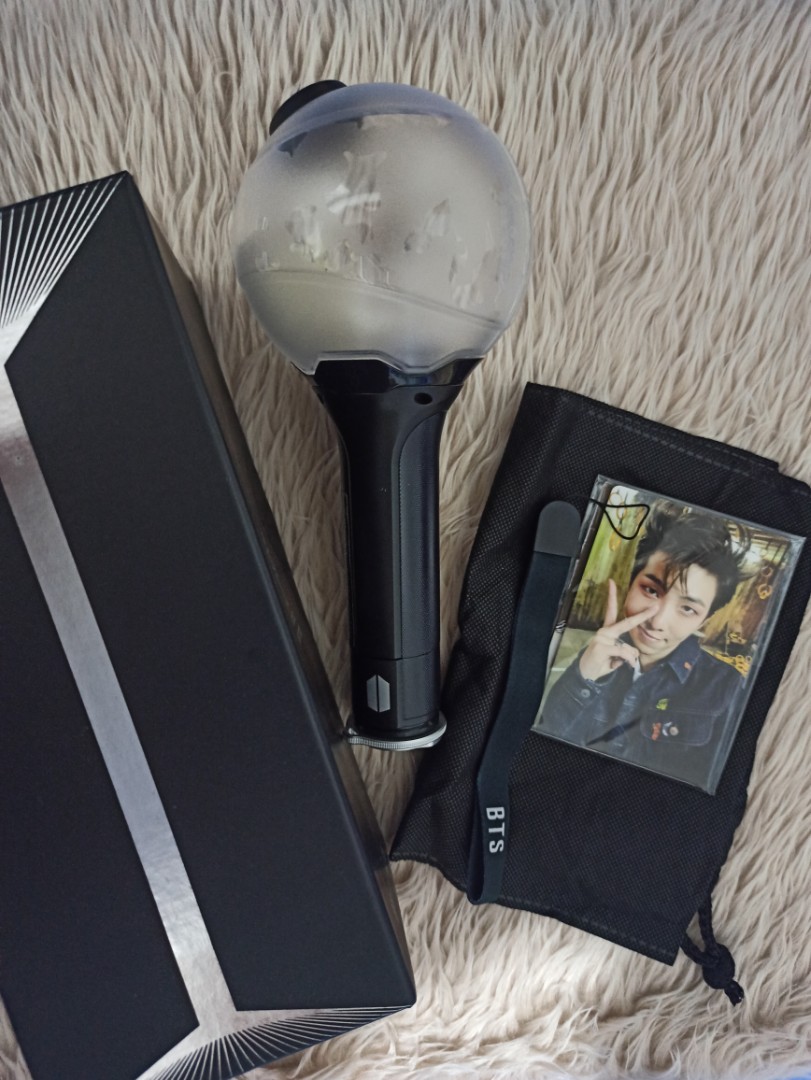 Official BTS ARMY Bomb Version 3, Hobbies & Toys, Memorabilia ...