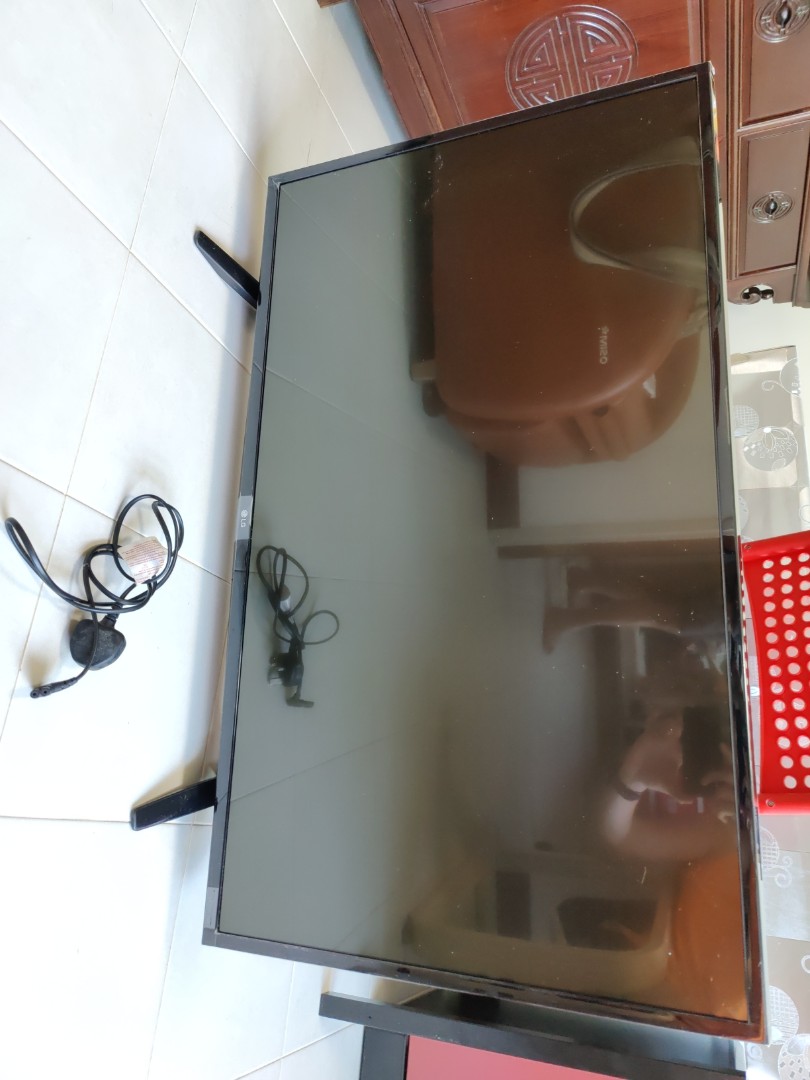 Broken LG TV, TV & Home Appliances, TV & Entertainment, TV on Carousell