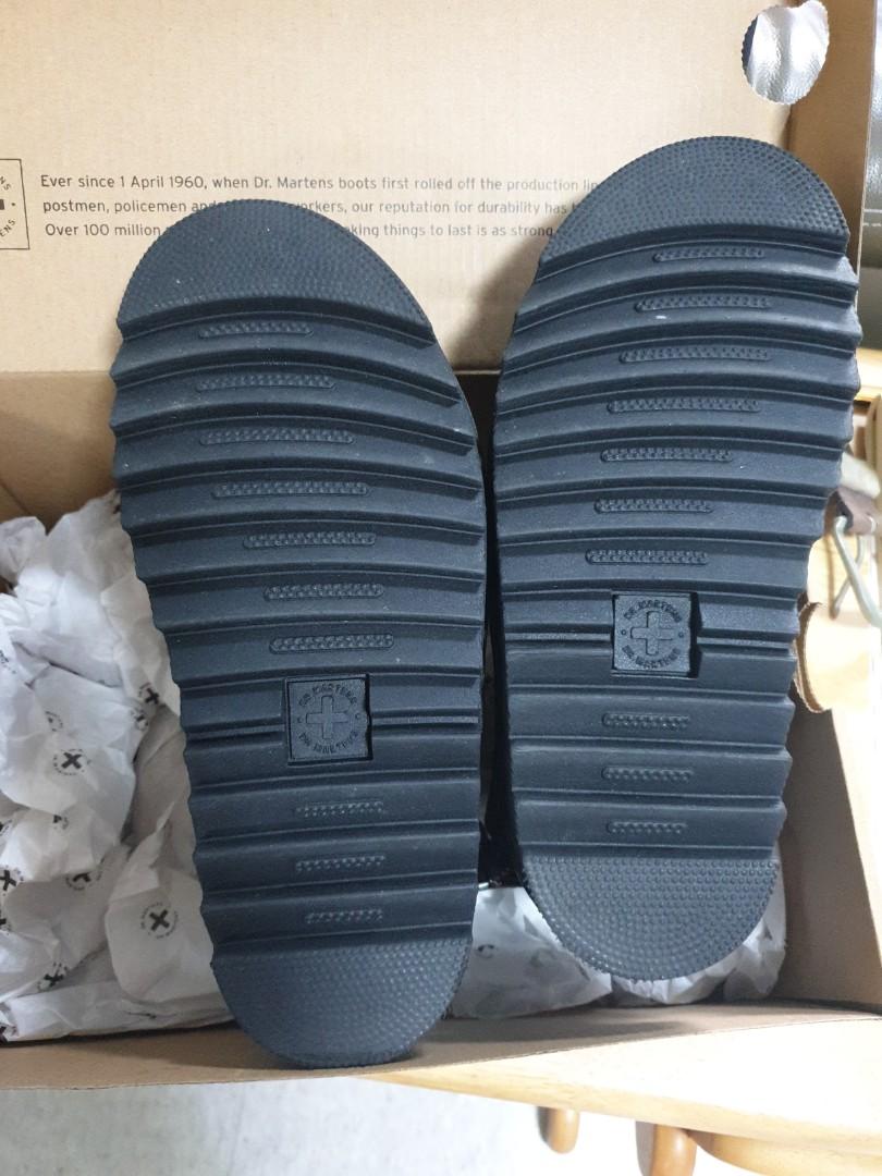 Dr Martens terry, Women's Fashion, Footwear, Flats on Carousell