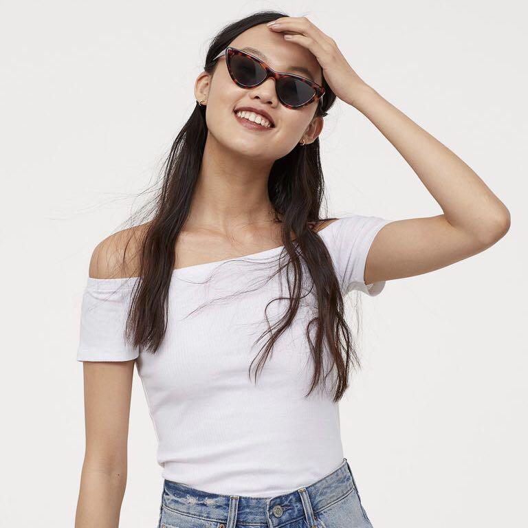 H&M baju off shoulder putih sabrina ribbed top, Fesyen Wanita, Pakaian ...
