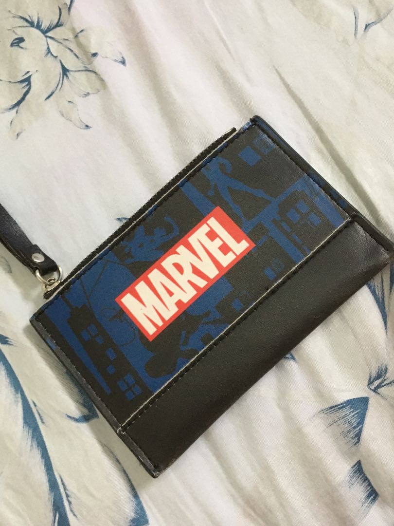 Miniso Marvel Wallet, Fesyen Wanita, Tas & Dompet di Carousell
