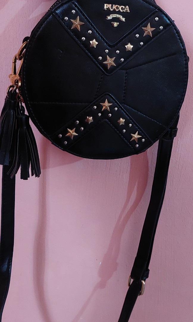 pucca round sling stand alone, Luxury, Bags & Wallets on Carousell