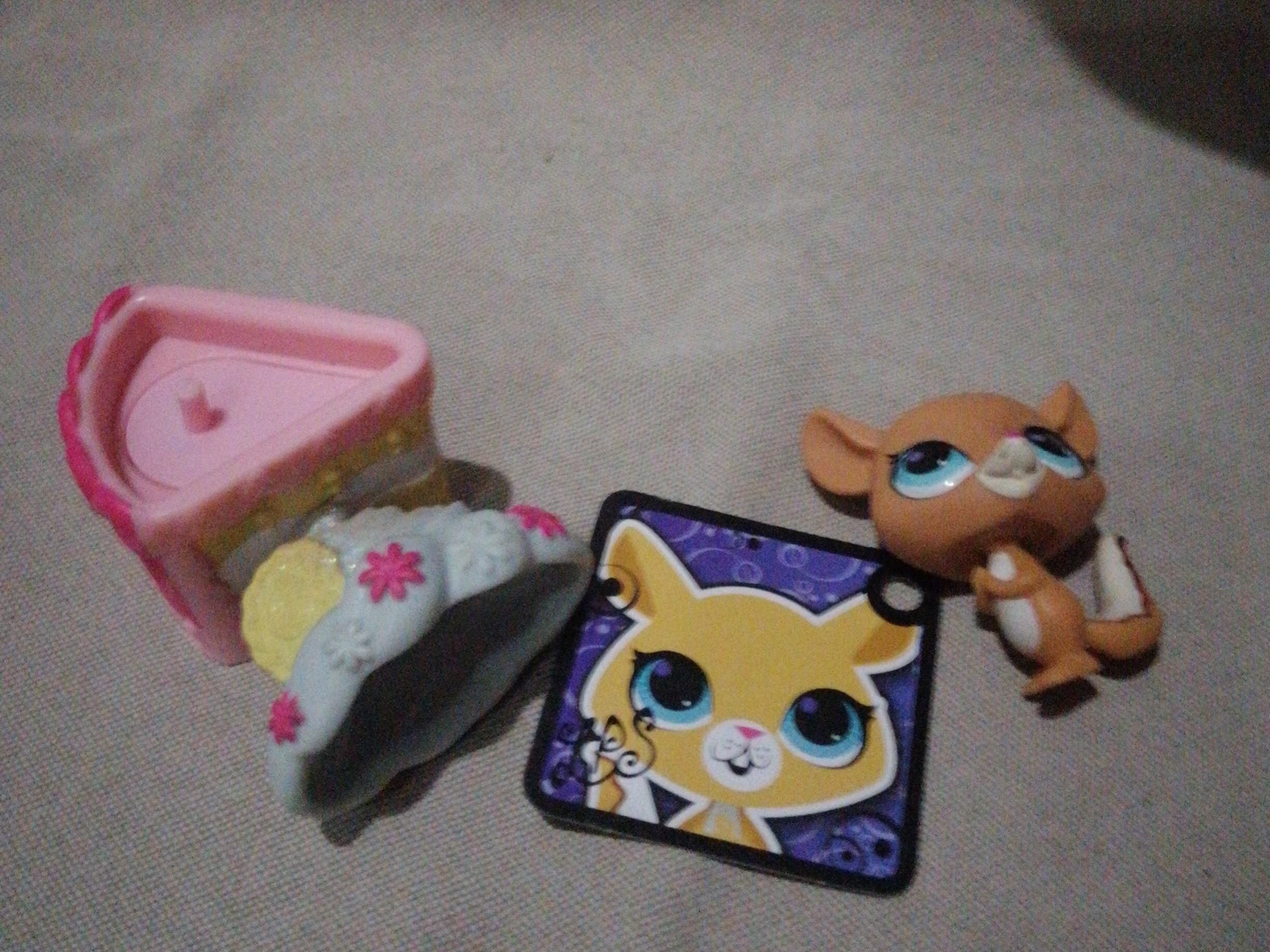 LPS 'hide and sweet' set, Hobbies & Toys, Toys & Games on Carousell