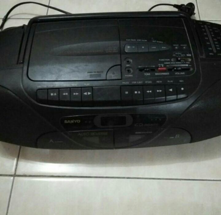 Tape recorder radio karaoke sanyo jadul, Elektronik, Audio di Carousell