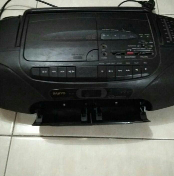 Tape recorder radio karaoke sanyo jadul, Elektronik, Audio di Carousell