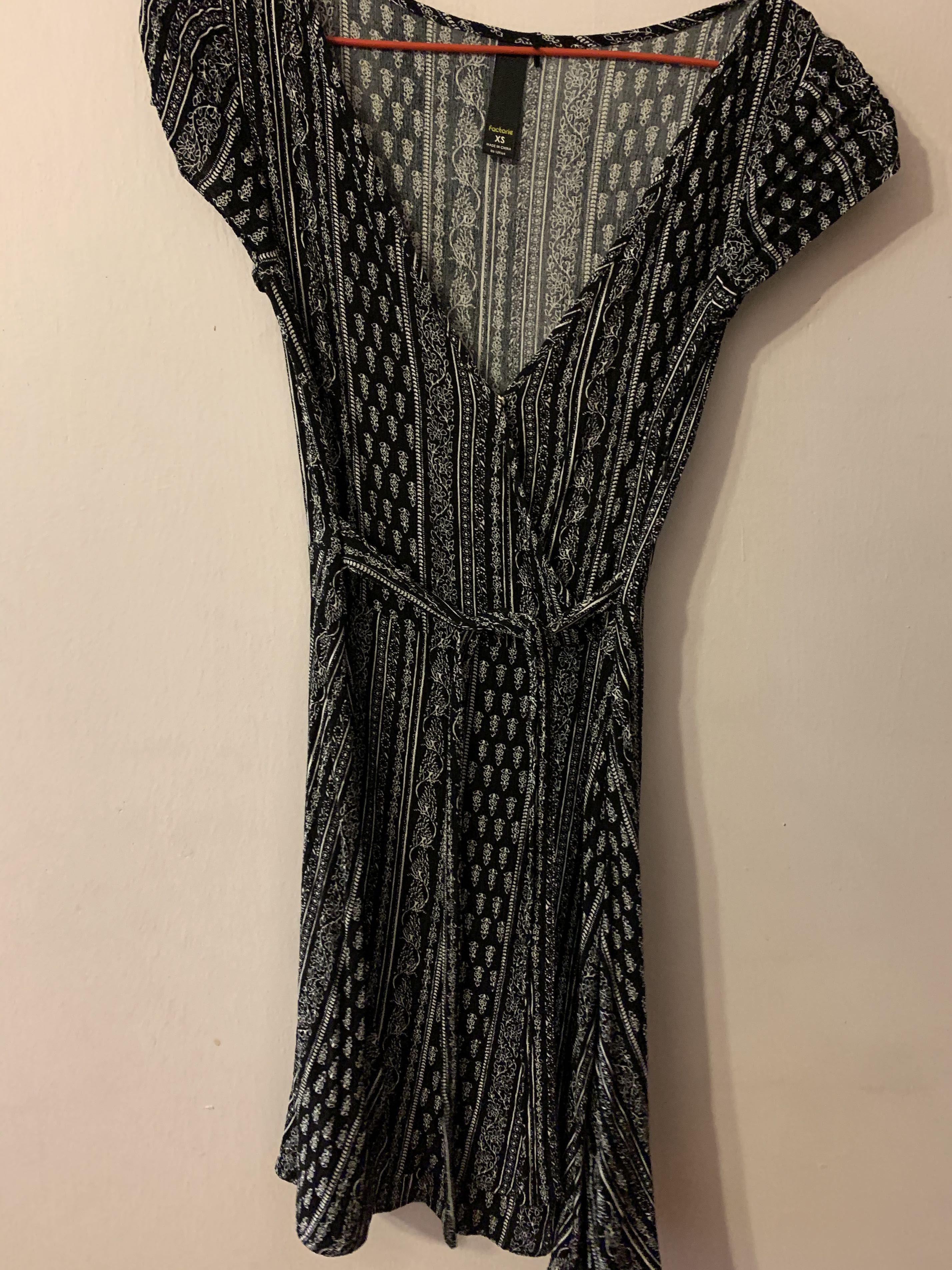 Geometric print wrap around dress, Women's Fashion, Tops, Sleeveless on ...