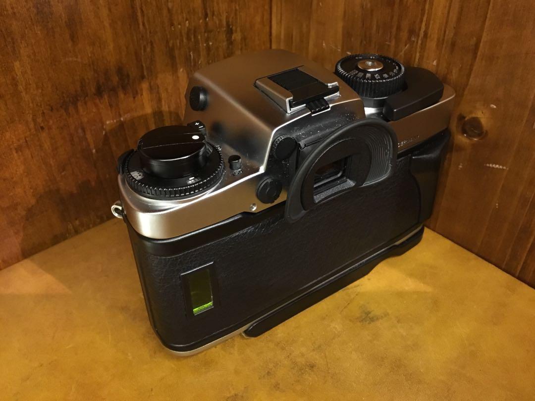 Leica R6 with Vertical Grip(1775995), Photography, Cameras on Carousell
