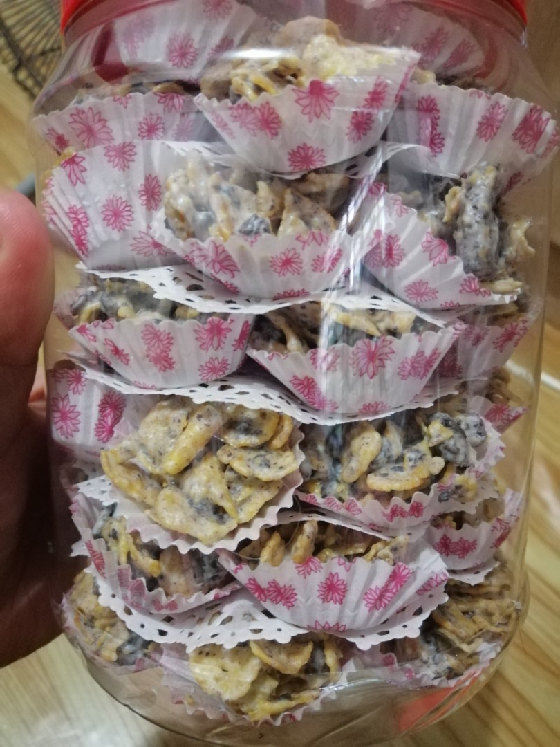 Oreo Cornflakes, Food & Drinks, Homemade Bakes on Carousell