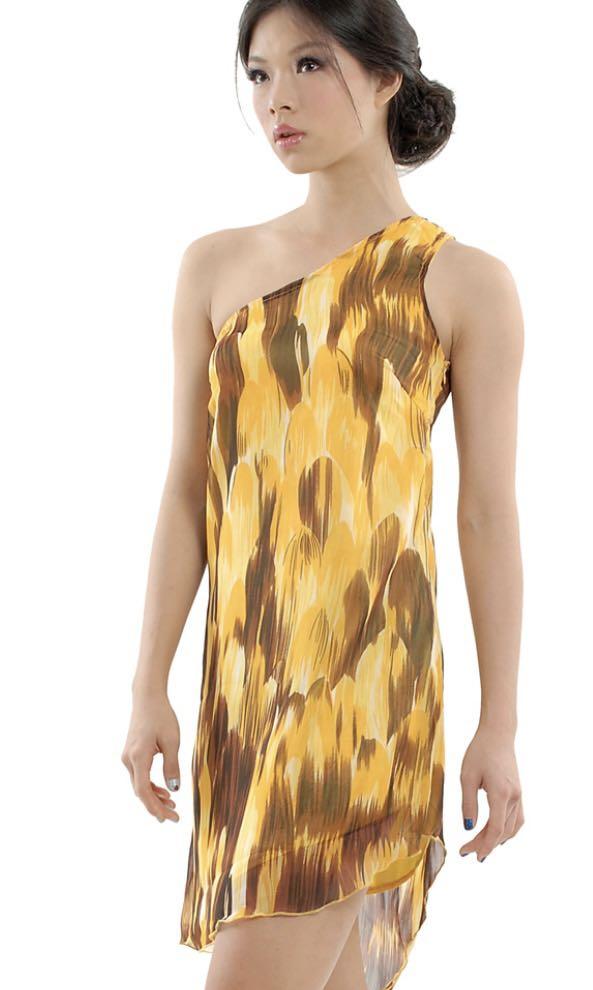 HVV abstract asymmetrical toga, Women's Fashion, Tops, Sleeveless on ...