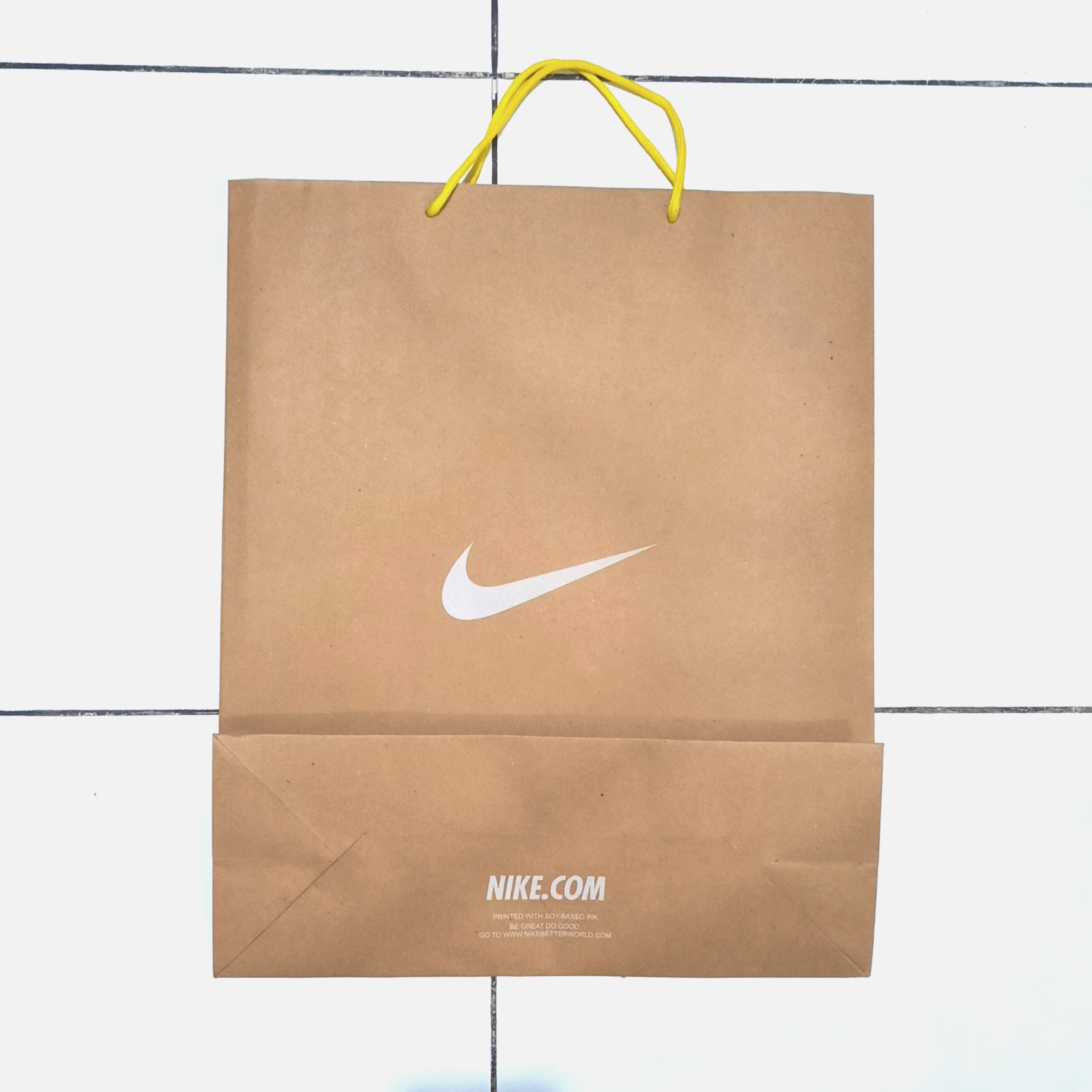 Paperbag Nike, Fesyen Pria, Aksesoris, Lainnya di Carousell