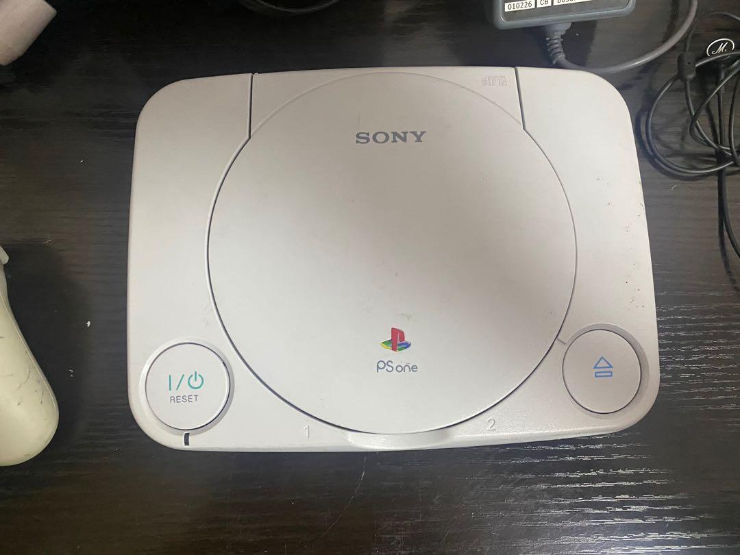 Retro PSOne / Playstation 1 (Complete with Box, Controller, Wires ...
