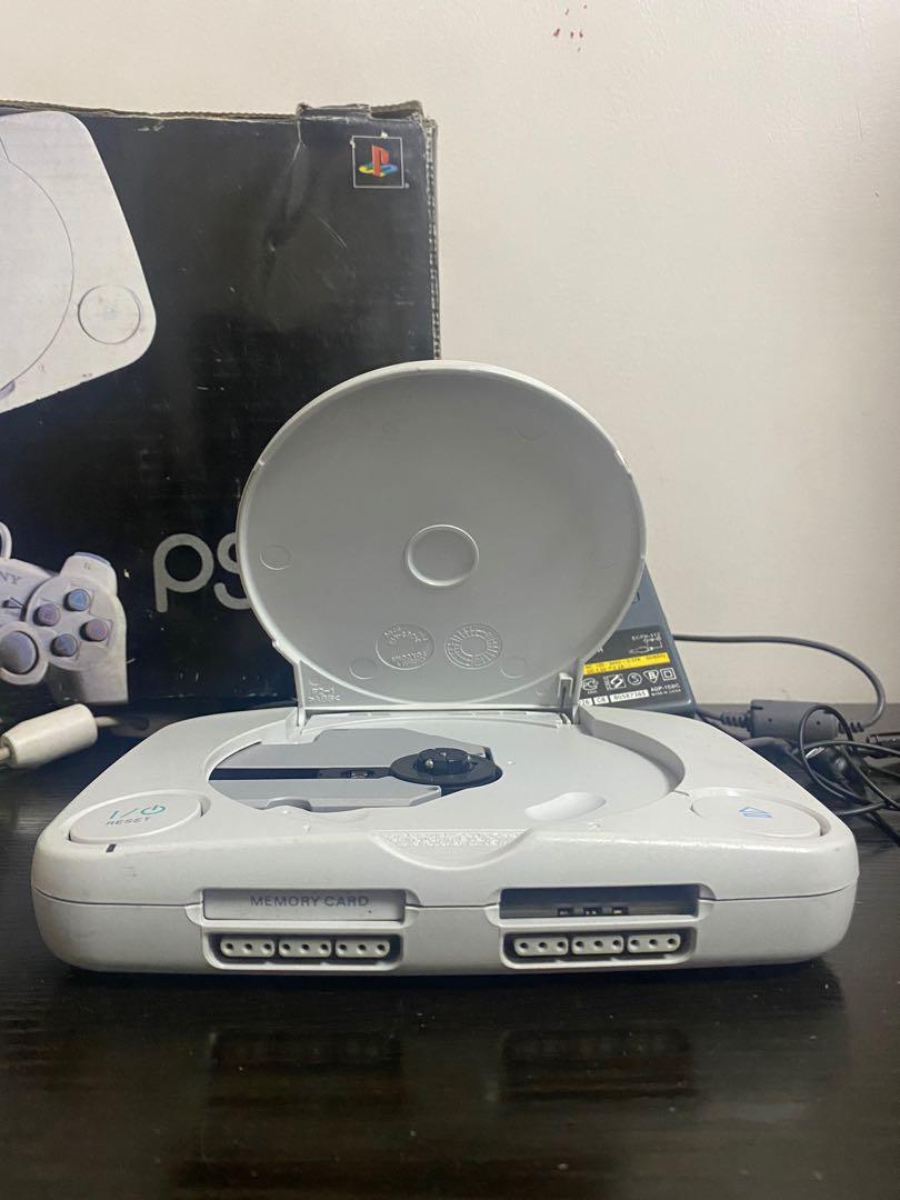 Retro PSOne / Playstation 1 (Complete with Box, Controller, Wires ...