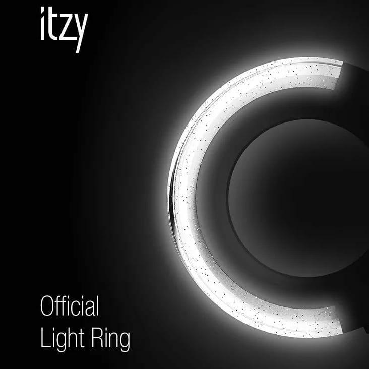 [現貨] ITZY - 官方Light Ring (連小卡一套) photocard 手燈 應援棒, 興趣及遊戲, 收藏品及紀念品, 韓流 - Carousell