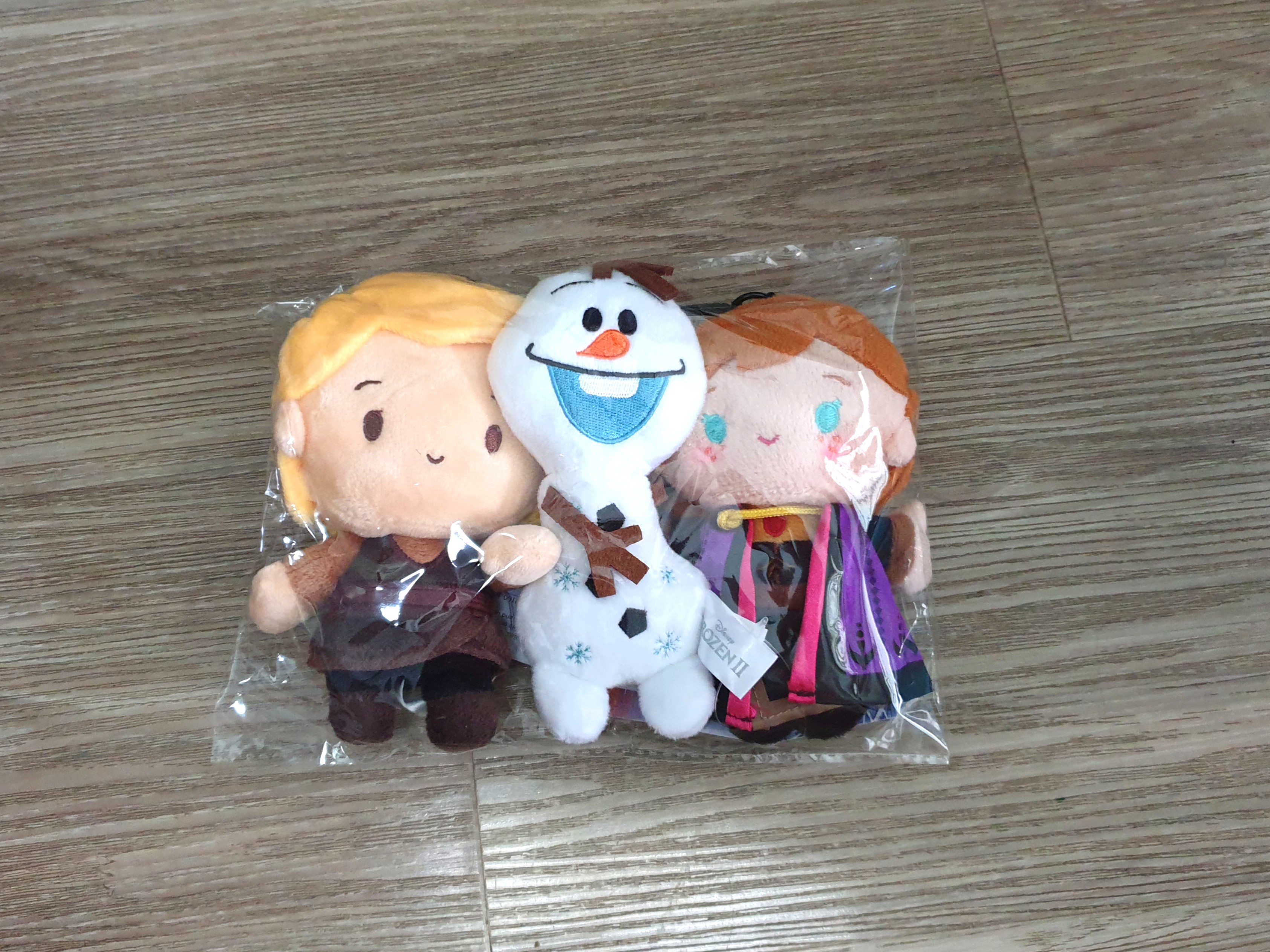 (Authentic) Frozen plushie keychain, Hobbies & Toys, Toys & Games on ...