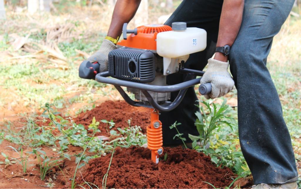 Earth Auger Drill Machine Mesin Gerudi Korek Tanah, Furniture & Home ...