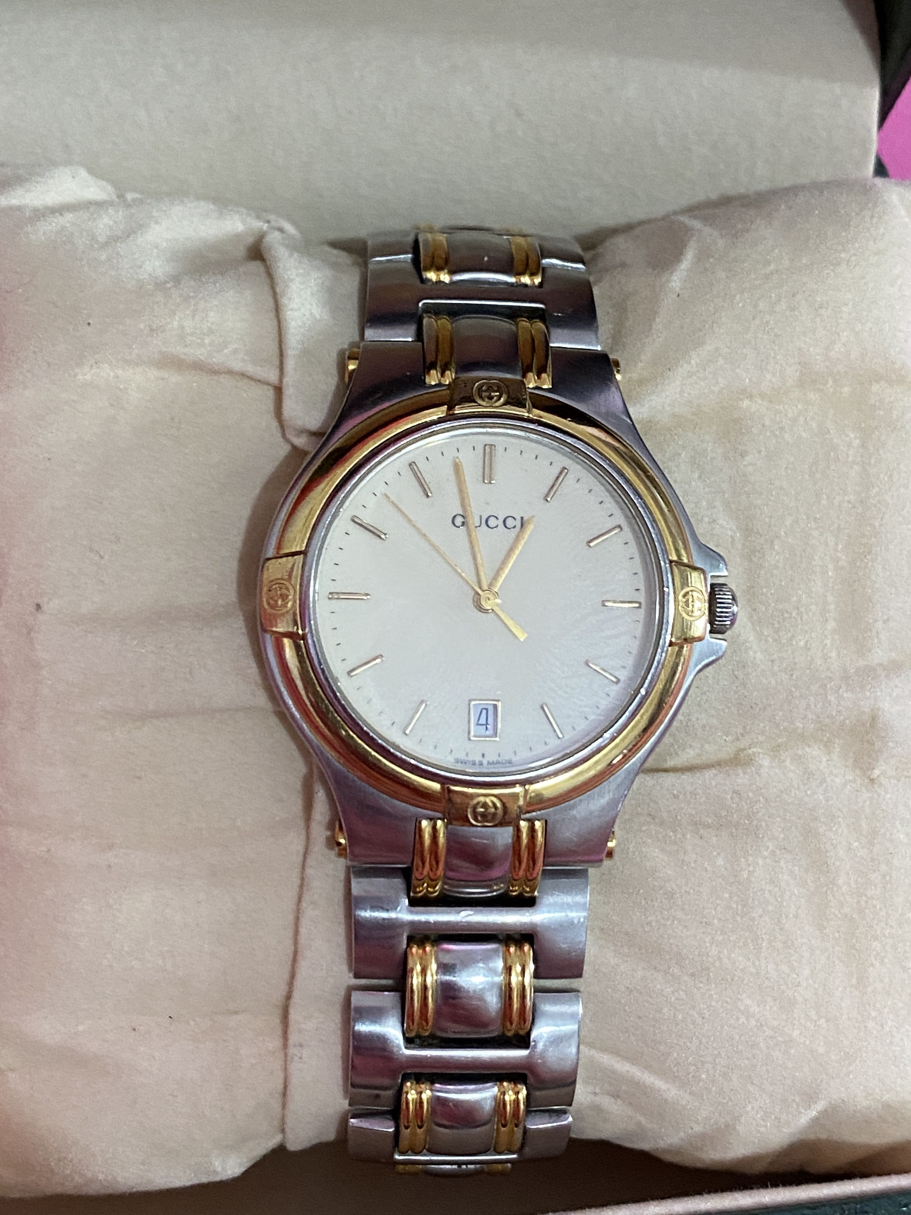 Gucci Swiss Watch Vintage 9040, Luxury, Watches on Carousell