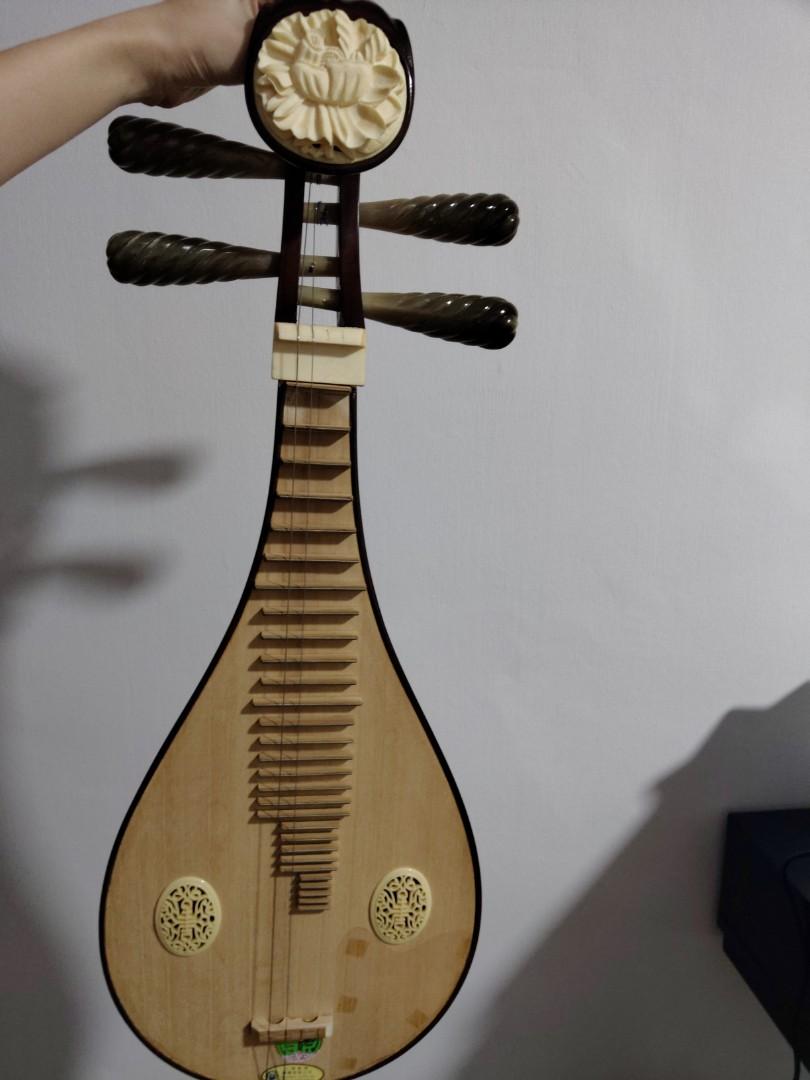 Liu qin 柳琴, Hobbies & Toys, Music & Media, Musical Instruments on Carousell
