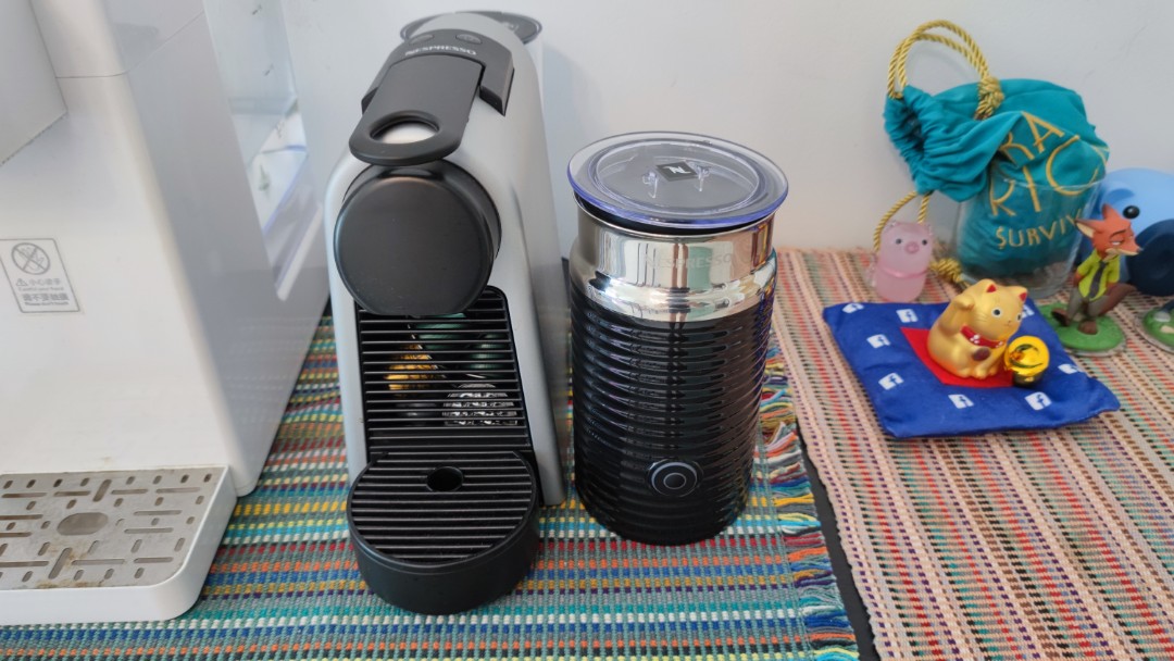 Nespresso Essenza Mini Coffee Machine, Silver & Aeroccino Milk Frother ...