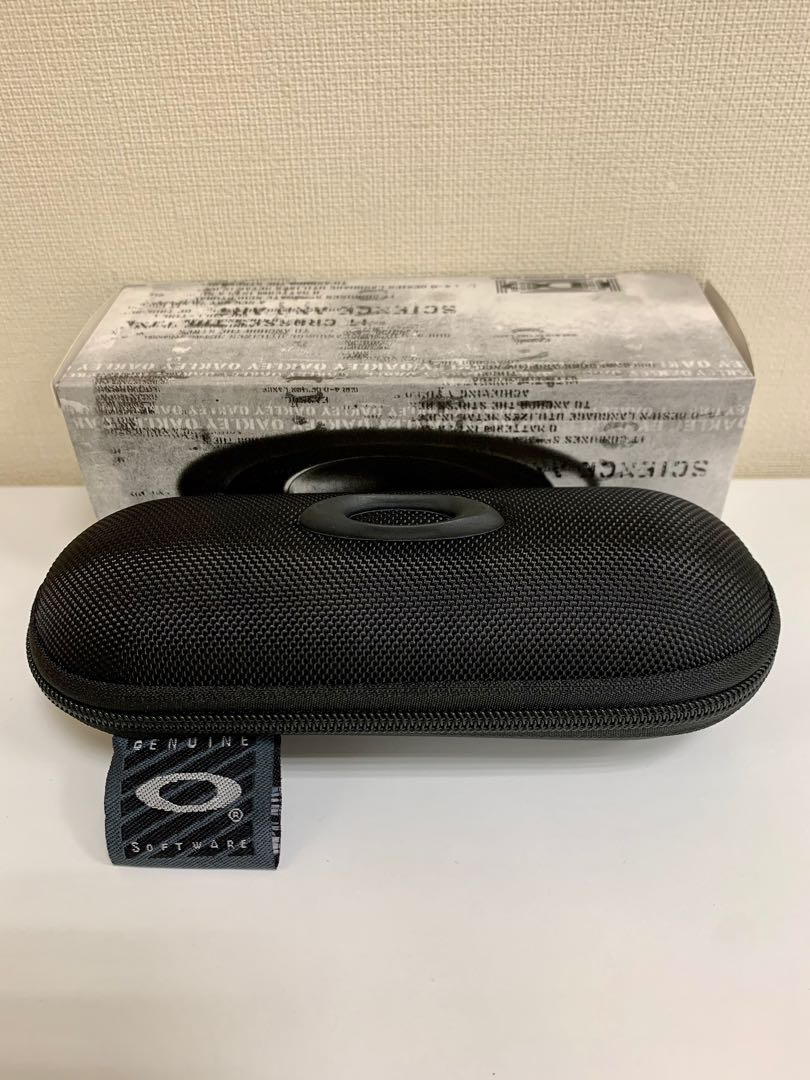 OAKLEY case, Men's Fashion, Watches & Accessories, Sunglasses & Eyewear ...