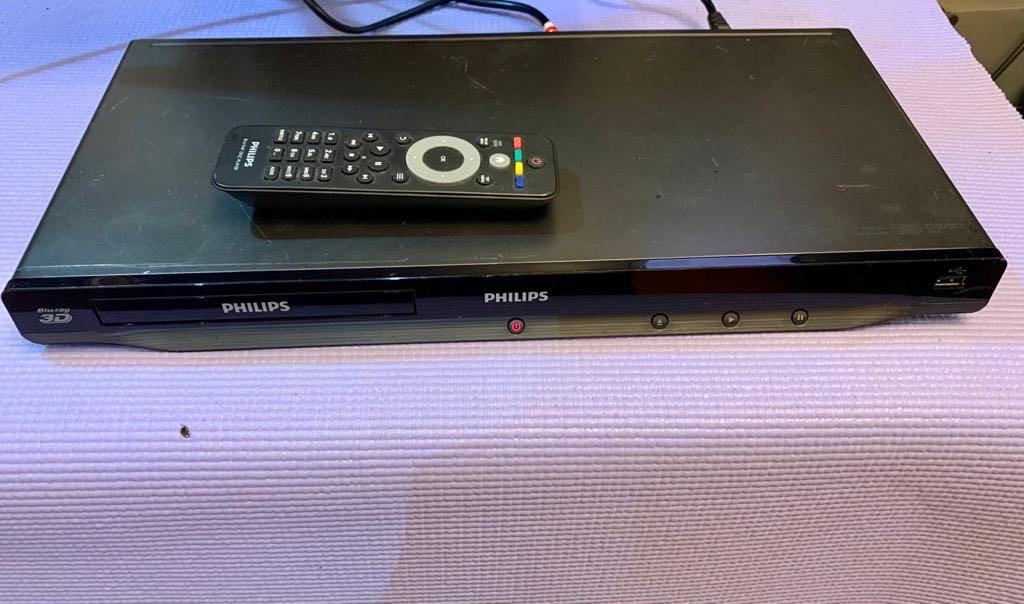 Philips 3D Blu Blue Ray / DVD / CD Disk Player with original remote ...