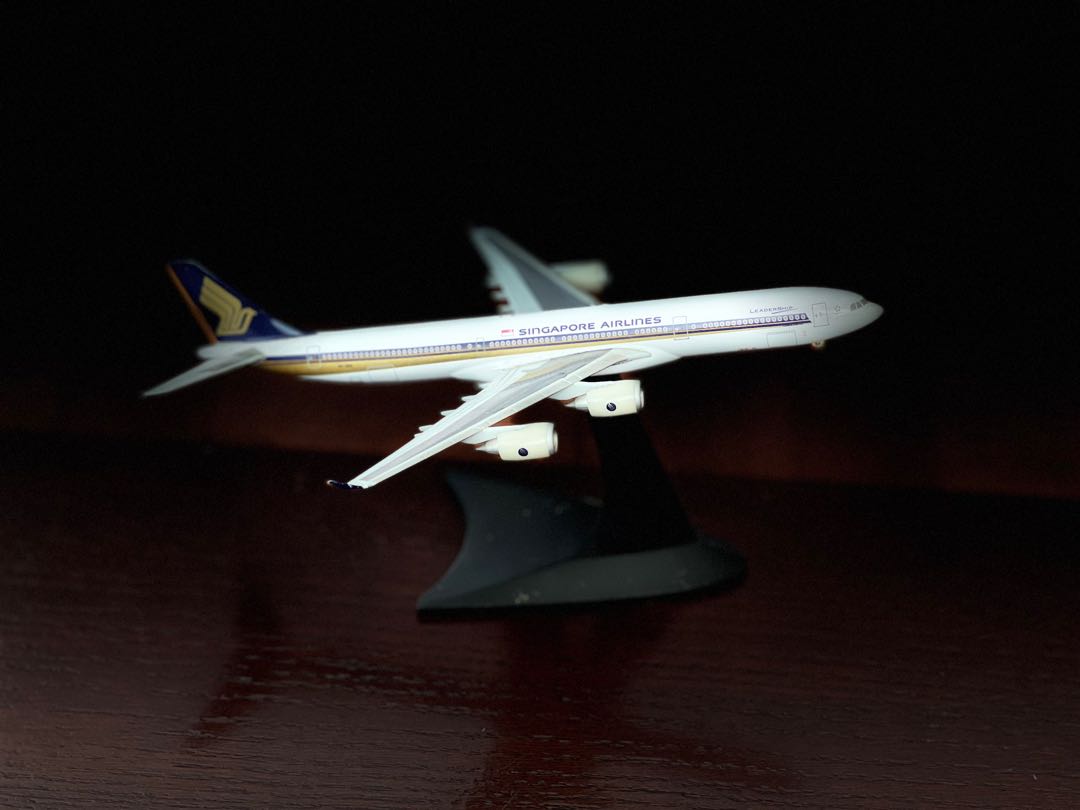 SIA Plane Model (Leadership), Hobbies & Toys, Toys & Games on Carousell