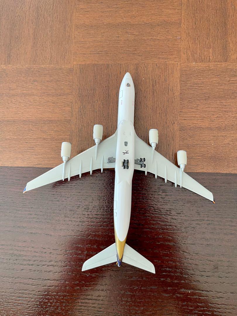 SIA Plane Model (Leadership), Hobbies & Toys, Toys & Games on Carousell