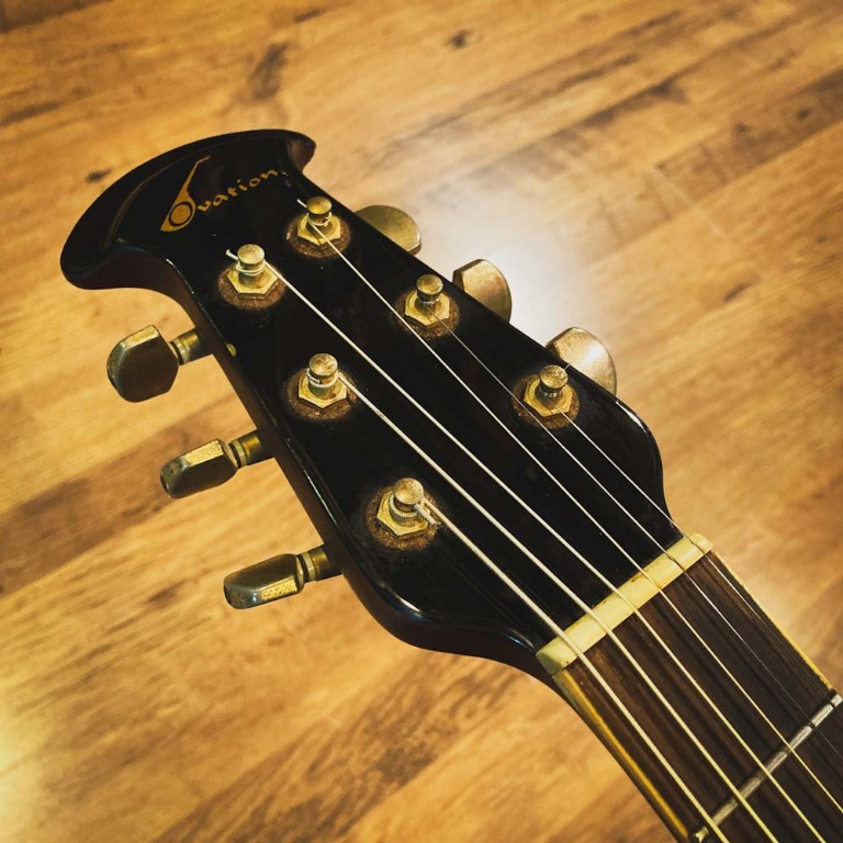 Ovation Celebrity CC44 Acoustic Guitar, Hobbies & Toys, Music & Media ...