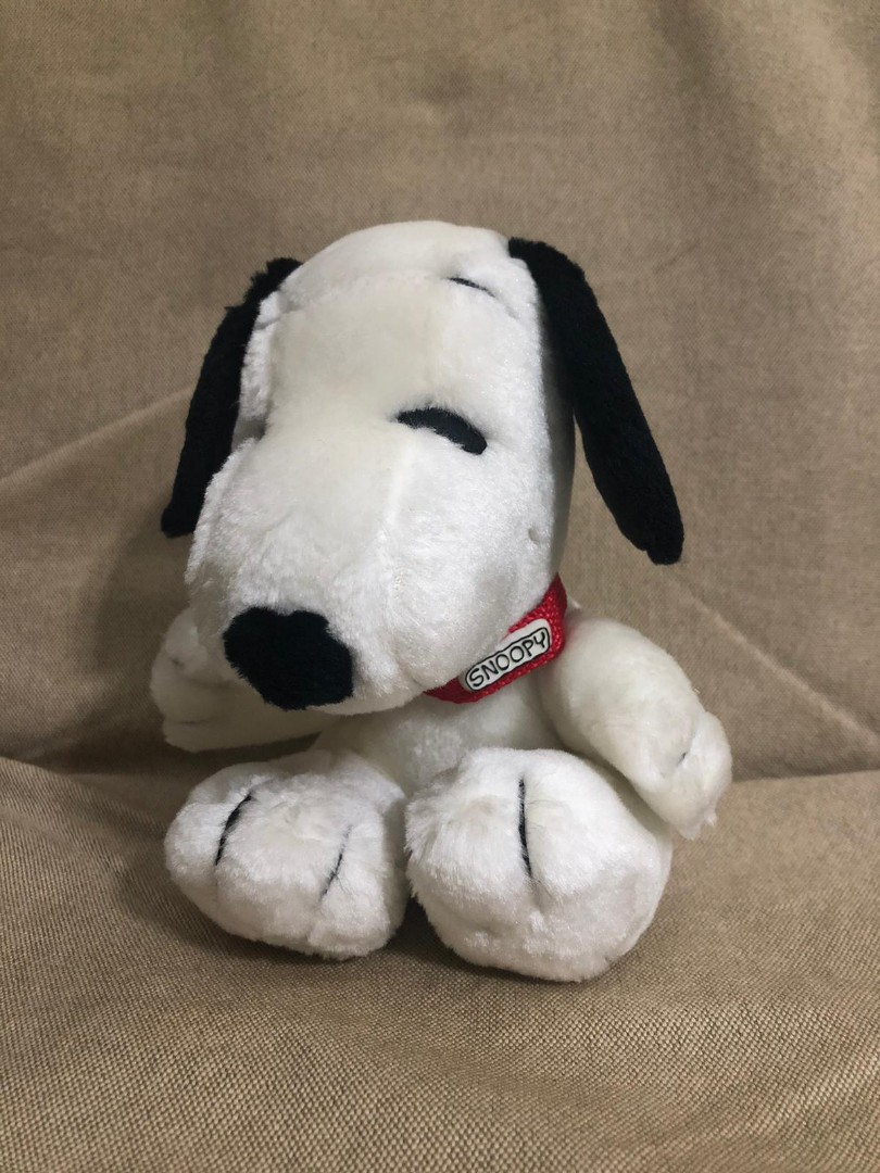 Snoopy plush with leash (small), Hobbies & Toys, Toys & Games on Carousell